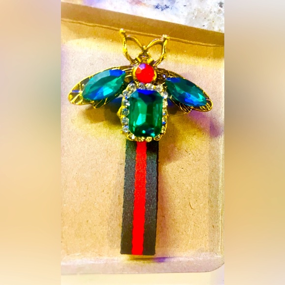 Jewelry | Gorgeous Reworked Gucci Web Ribbon Brooch With Green Crystal ...